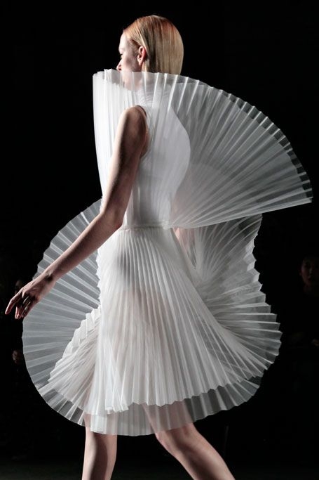 Pleats: How To Clean & Maintain Them